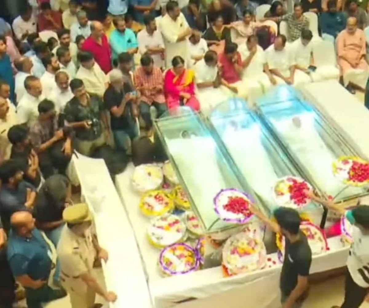 Tragedy at CUSAT: Thousands gather to pay last respects to students who ... Tragedy at CUSAT: Thousands gather to pay last respects to students who ...