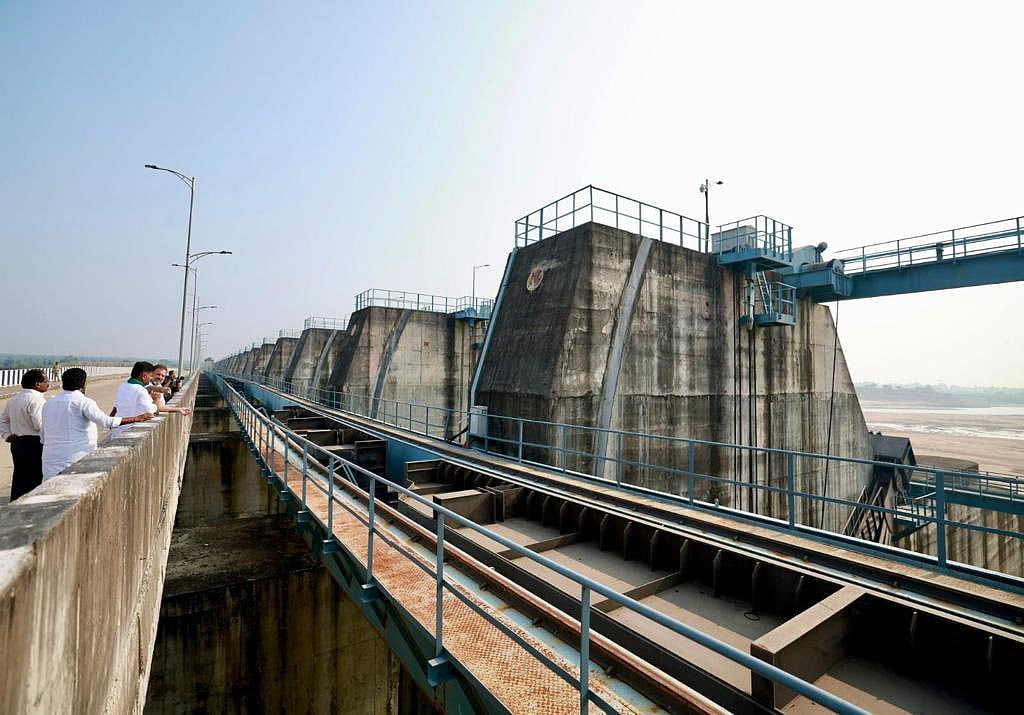 Kaleshwaram: Dam safety team finds faults in Medigadda barrage, warns ...