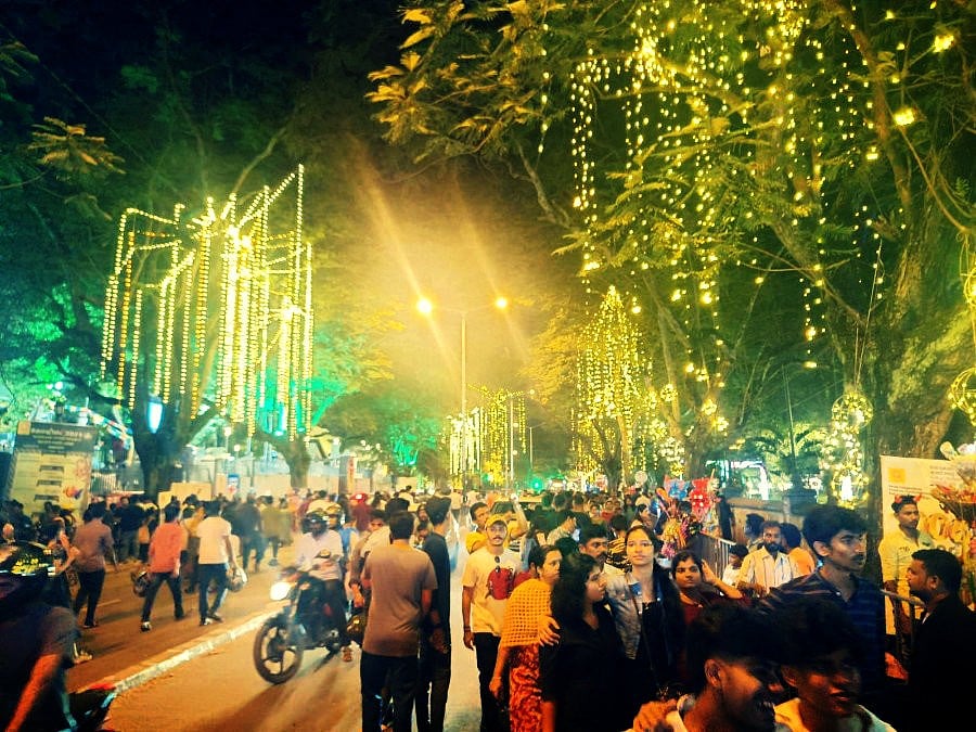 Keraleeyam: Hopping stalls, tasting authentic food, visitors throng ...