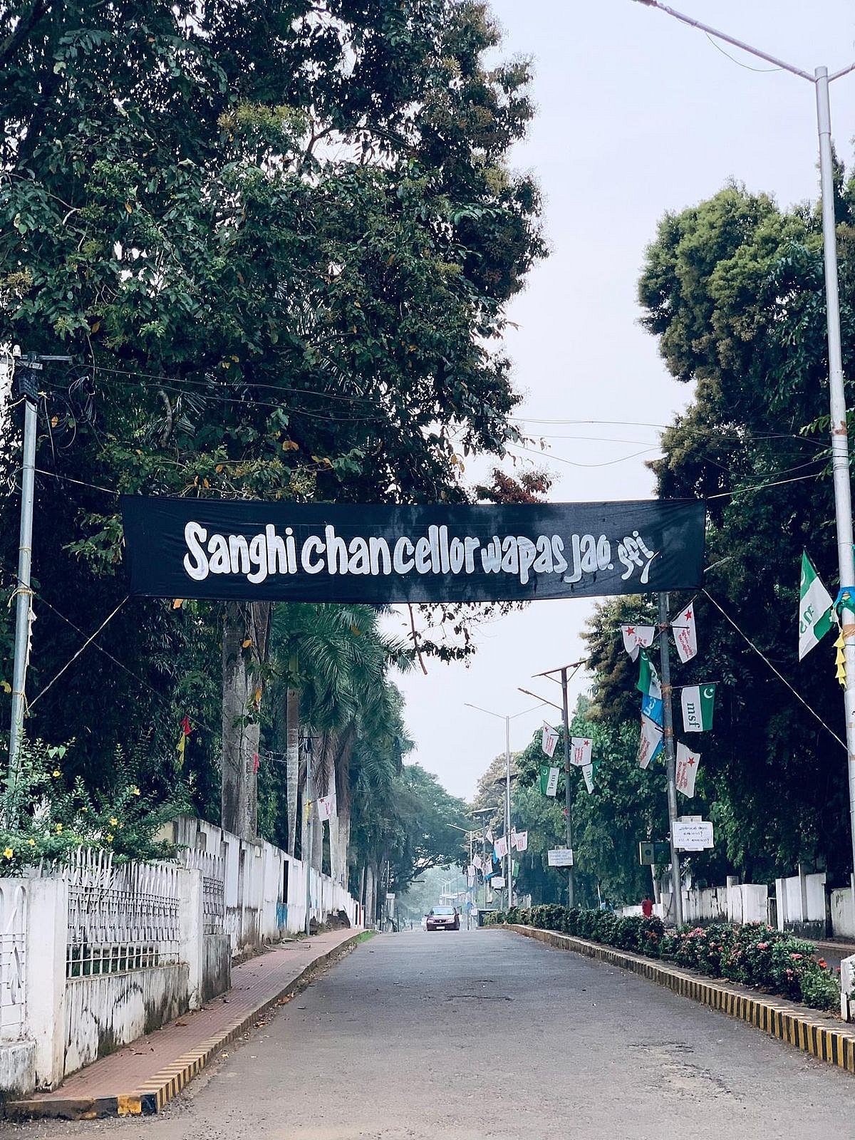 ‘Sanghi, go back’: SFI is putting up banners against Governor across ...