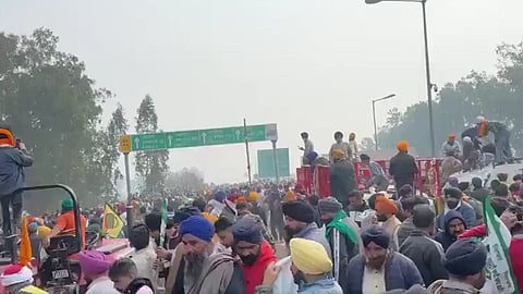 Delhi Chalo: Haryana police fire tear gas at protesting farmers in ...