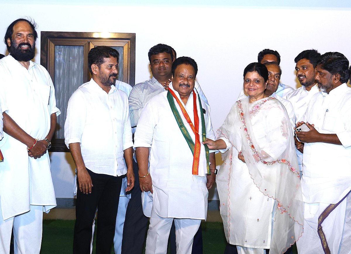 Telangana: Former MP Jithender Reddy quits BJP and joins Congress