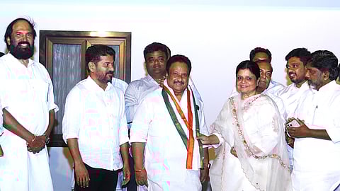 Telangana: Former MP Jithender Reddy quits BJP and joins Congress