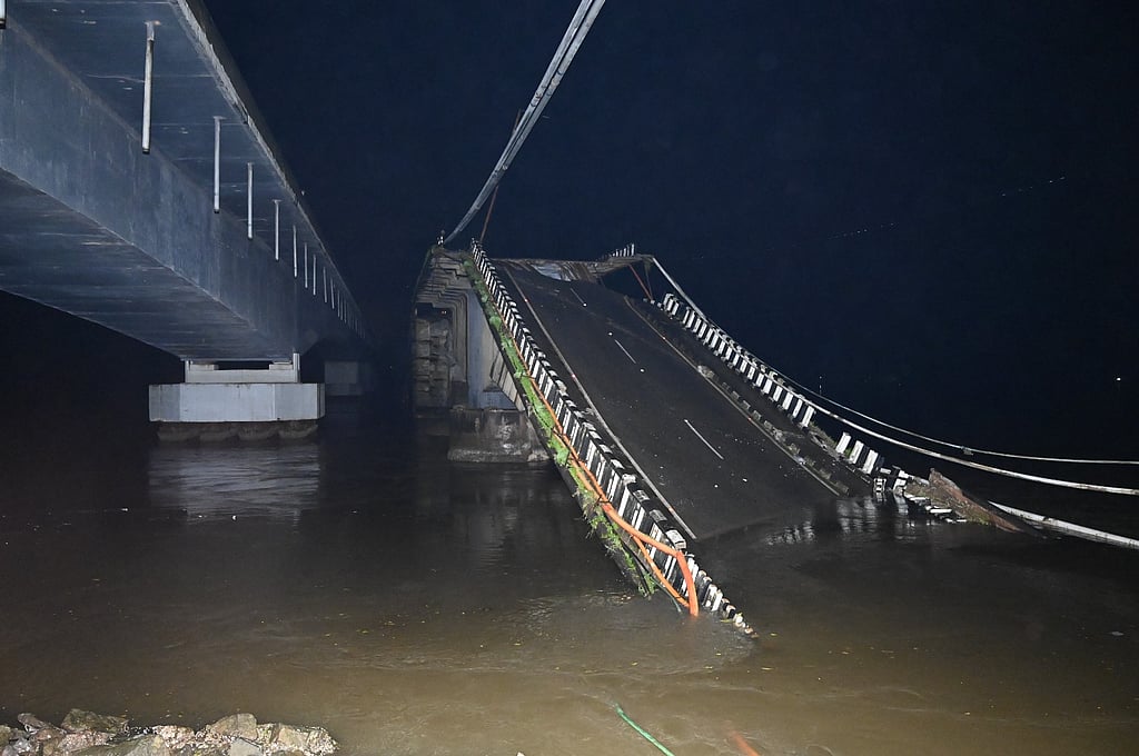 Kali river bridge in Karnataka’s Karwar collapses