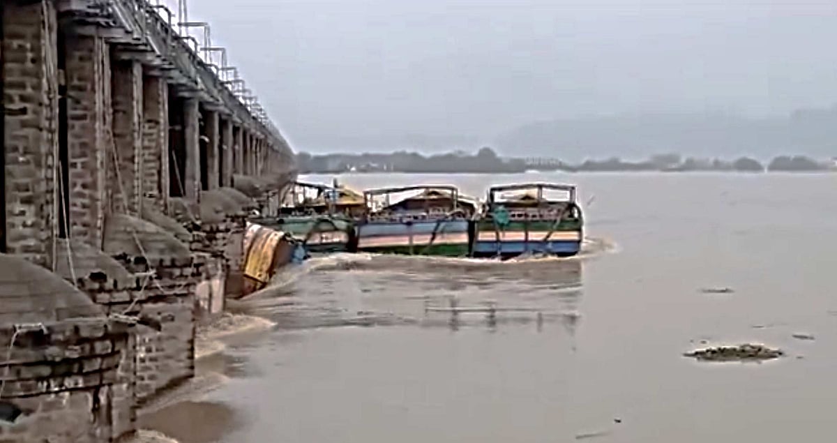 Prakasam Barrage damaged by boats, AP CM Chandrababu Naidu alleges foul ...