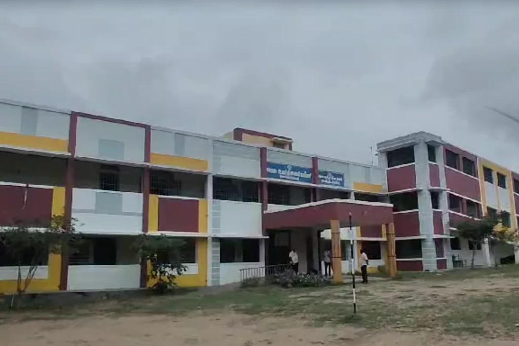 Tamil Nadu: HM forces students to clean school, class 10 student ... Tamil Nadu: HM forces students to clean school, class 10 student ...
