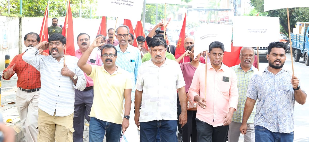 Kerala journalists protest after TV reporter alleges threat from Union ...