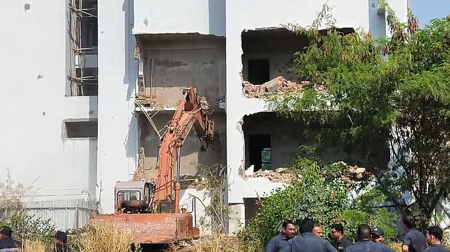 HYDRAA demolishes five-storeyed building in Hyderabad's Madhapur