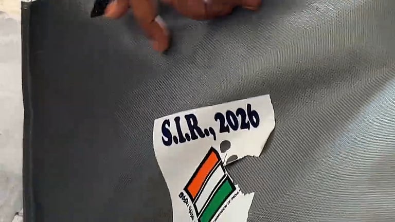 Voter help centers in 947 booths across Chennai to help fill SIR form