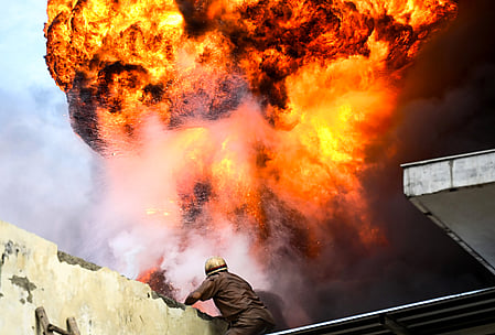 Fire engulfs buildings in Himachal's Solan; 7-year-old child dies ...