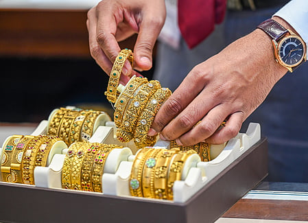 Gold, silver continue to decline as CME margin requirements hike set to ...