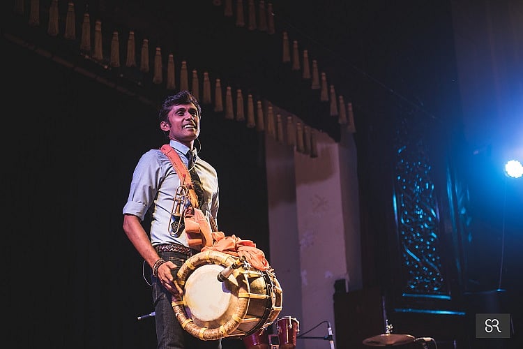 Watch: Comedian Alexander Babu sings 'Mouna Raagam' classic in English