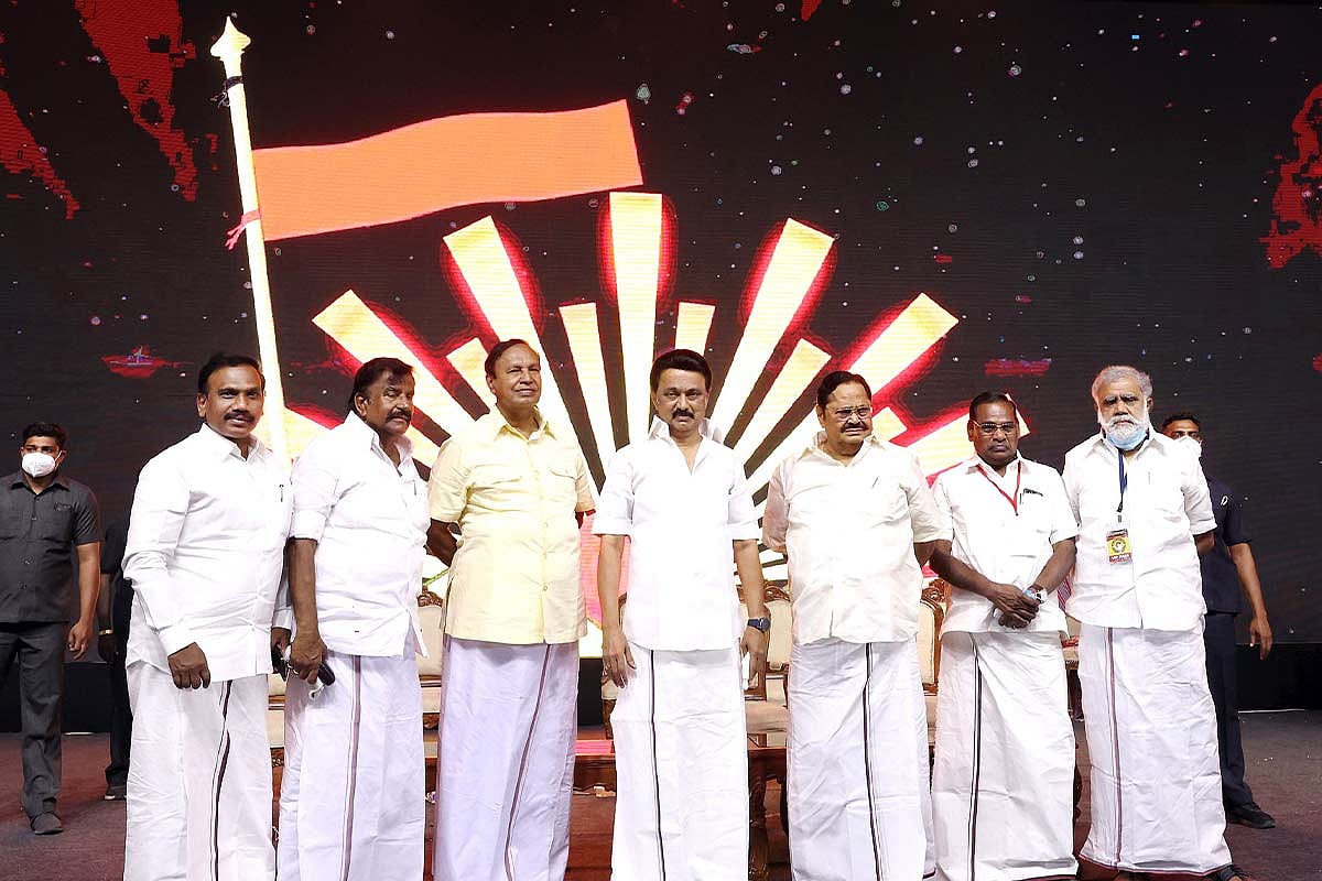 DMK promises funds for Hindu pilgrimages, Rs 1000 cr for renovation of ...