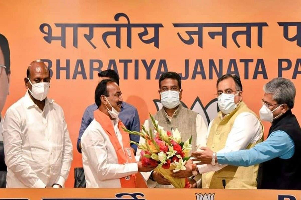 Former TRS minister Eatala Rajendar joins BJP