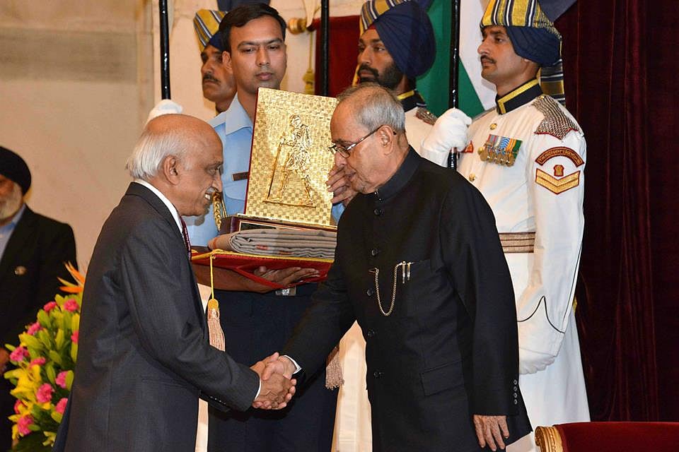 President confers Gandhi peace prize on ISRO