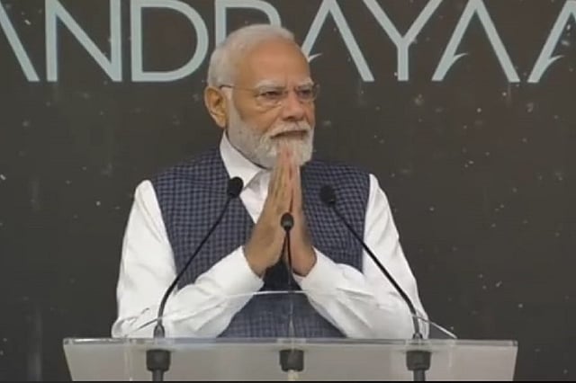 PM Modi meets ISRO scientists, says world believes in India's ...