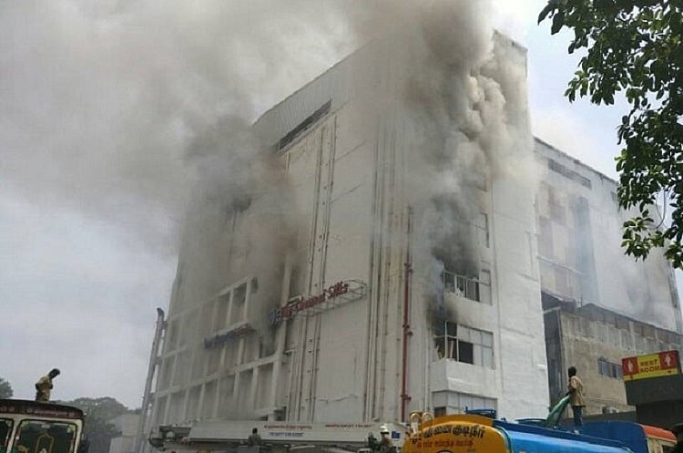 Panagal Park a chamber of smoke as fire in Chennai Silks showroom burns ...