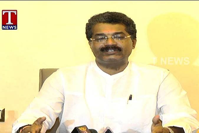 TDP MLA Rajender Reddy officially joins TRS in Telangana