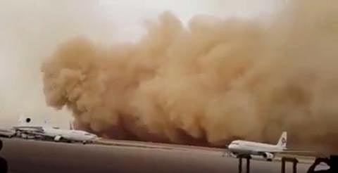 Video: Massive sandstorm swallows an entire airport hangar in Jordan