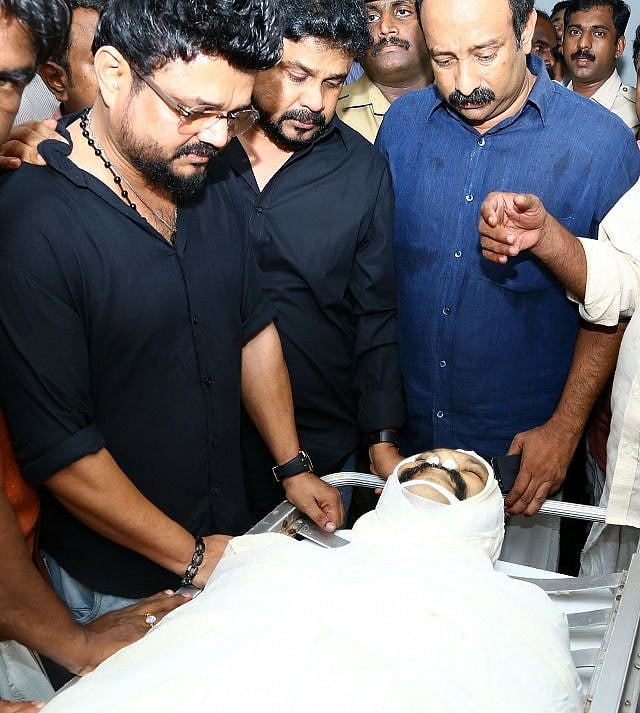 Images: Shocked family, celebrities pay their last respects to actor ...