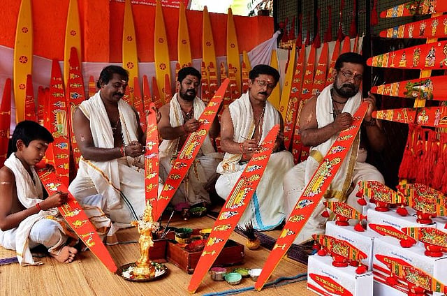 Meet the Kerala family that has been creating ‘Onavillu’ for Onam for ...