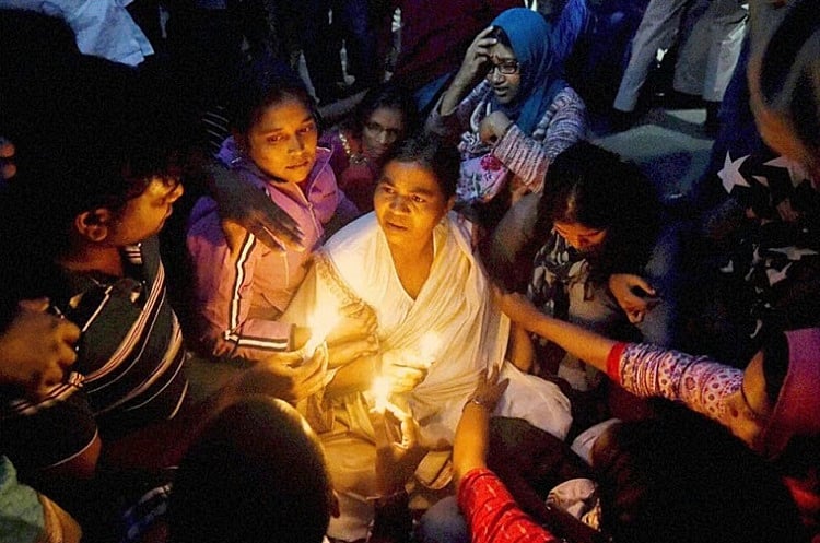 Barred from entering campus, Rohith Vemula's mother holds sit-in ...