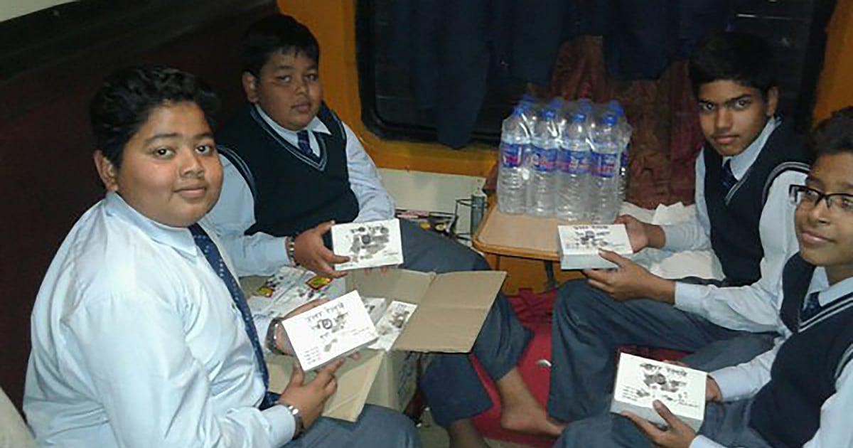 After Lone Woman Traveller & Old Man, Railways Helps Hungry Kids