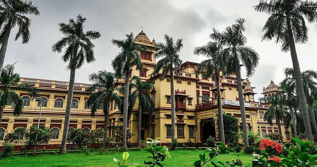 BHU Students Lead Protest March Demanding Chief Proctor’s Removal