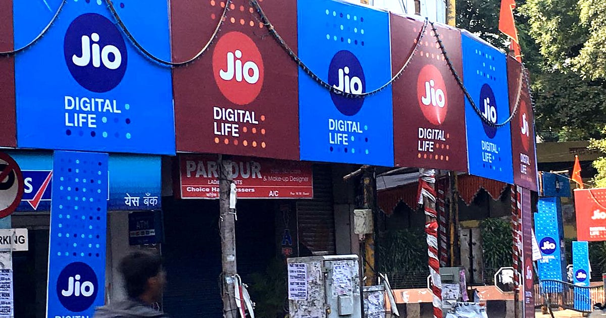 Reliance Jio 4G DeQoded: Blue or Orange SIM, Which One to Buy?