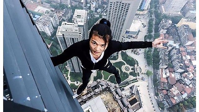 Chinese Daredevil Falls to Death From Skyscraper in Failed Stunt