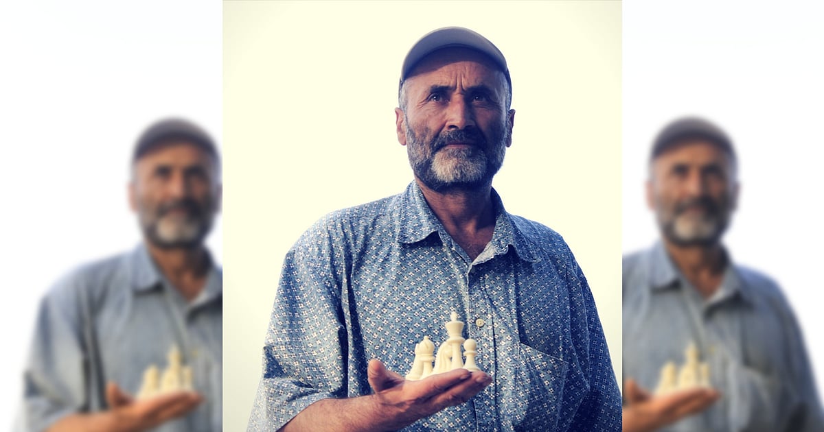 Afghan Refugee Plays Chess With Passersby in Delhi’s Connaught Place