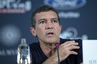 Banderas says he's too old to play 'sexy boy'