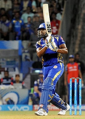 IPL: Pollard's timely fifty lifts Mumbai to 186/8 vs Punjab