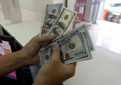 US dollar ticks up on expected hike of interest rate