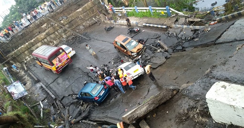 Majerhat Bridge Collapse LIVE: Two Dead, 20 Reported Injured in ...
