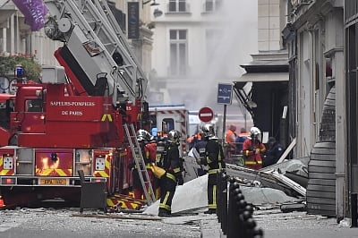 4 killed in gas explosion at Paris bakery