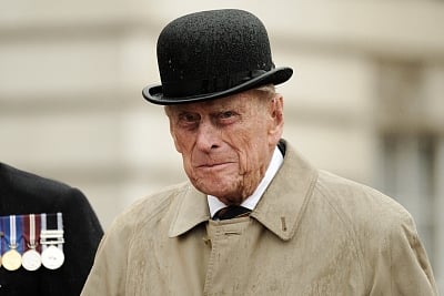 UK's Prince Philip surrenders driving license following crash