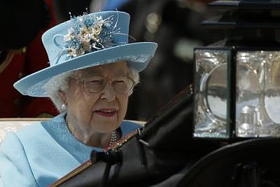 Queen Elizabeth posts on Instagram for the first time