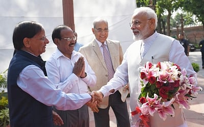 Modi meets officials and staff of PMO