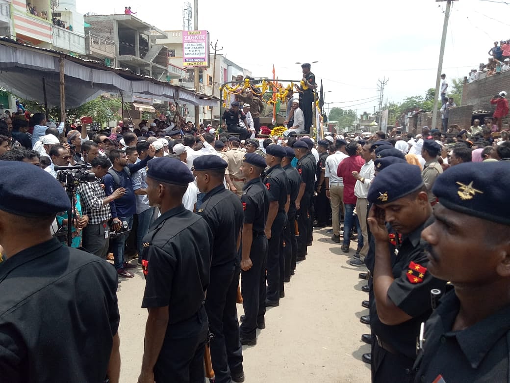 Hundreds in Vadodara Bid Goodbye to Army Jawan Atif Pathan Killed in ...