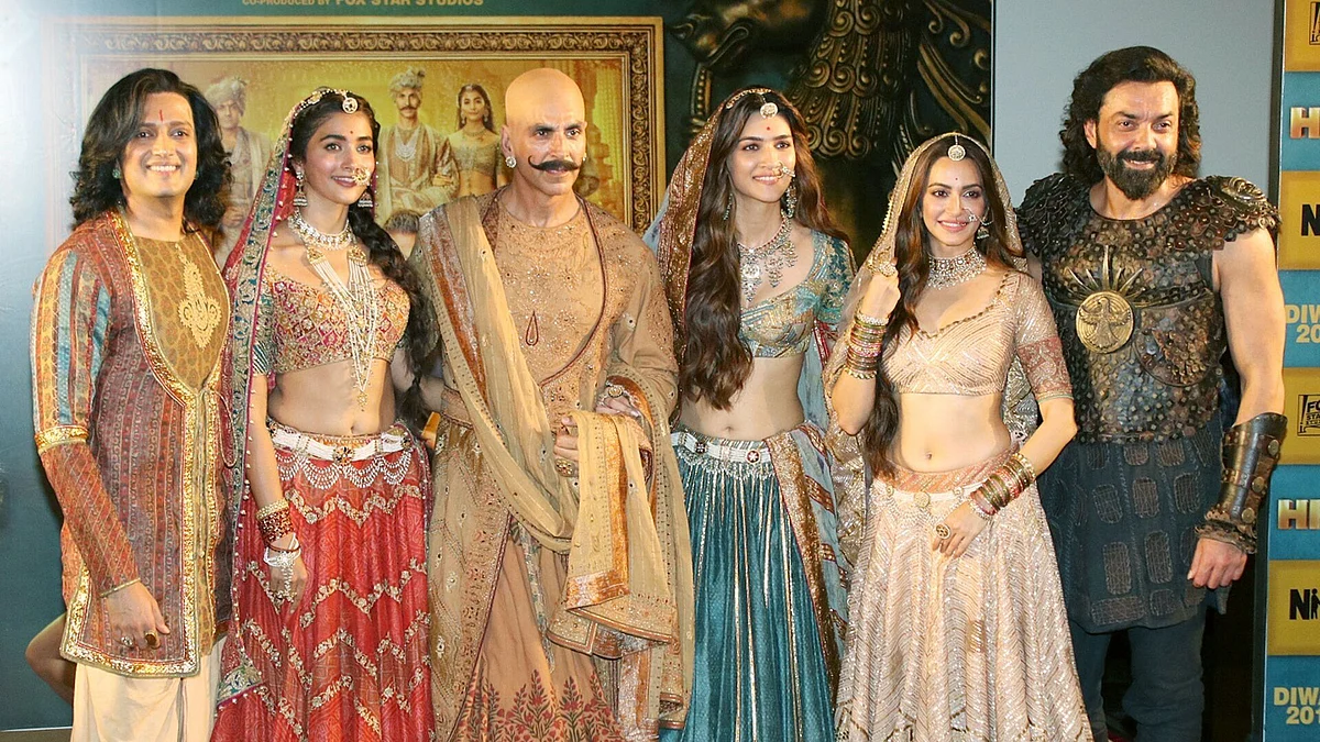 Housefull 4 Trailer Launch Akshay Kumar Riteish Deshmukh Kriti Sanon Housefull 4 Cast Go Back In Time at Trailer Launch