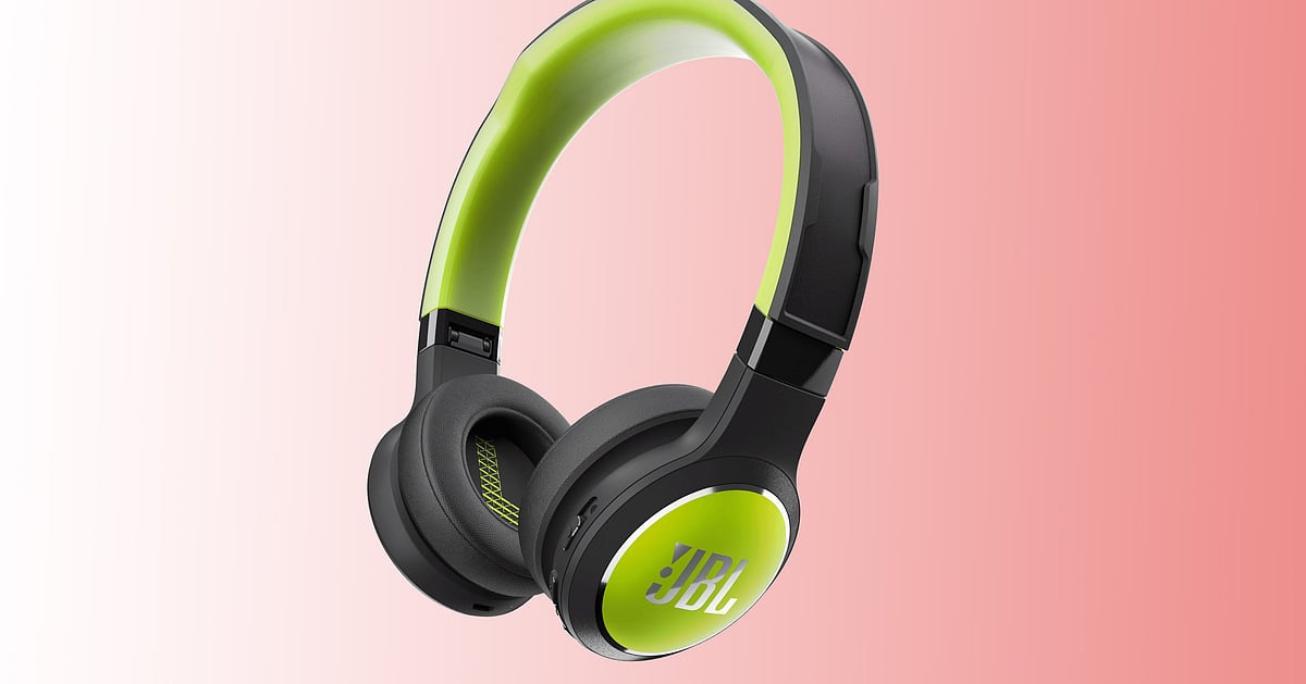 New Wireless Headphones With Solar Charging Tech Doesn’t Cost a Bomb