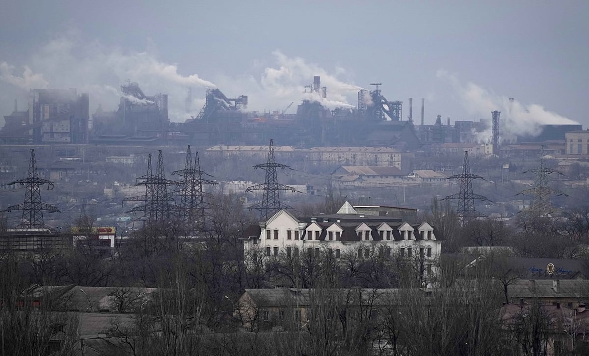 Ukraine: 'Difficult Bloody Battles' Rage On in Mariupol's Azovstal ...