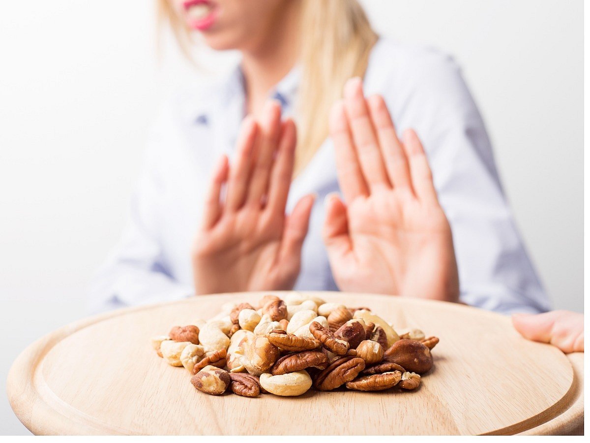 Nut Allergy: Common Signs and Symptoms, Peanut Allergy, Types of Nut ...