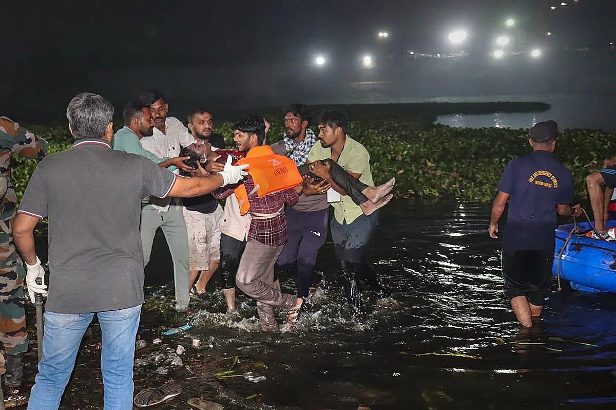 Morbi Bridge Collapse Live Updates: PM Modi Visits Civil Hospital as ...