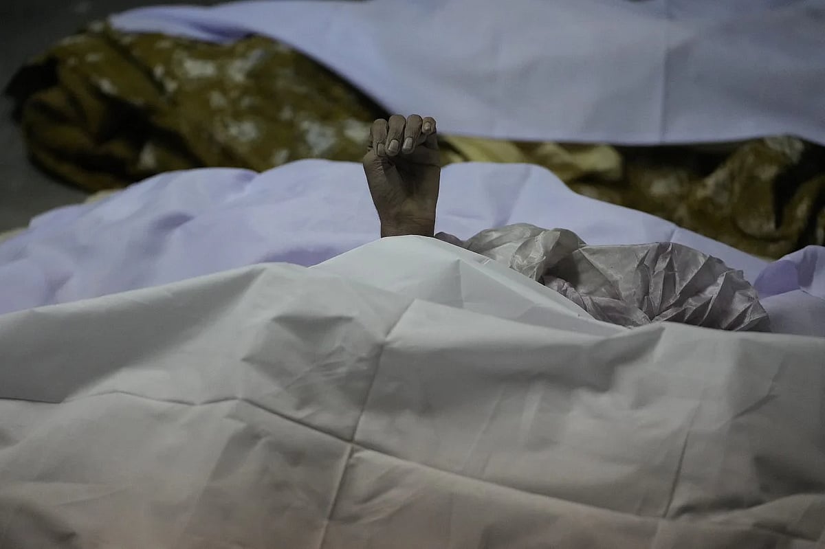 Morbi Bridge Collapse Live Updates: PM Modi Visits Civil Hospital as ...