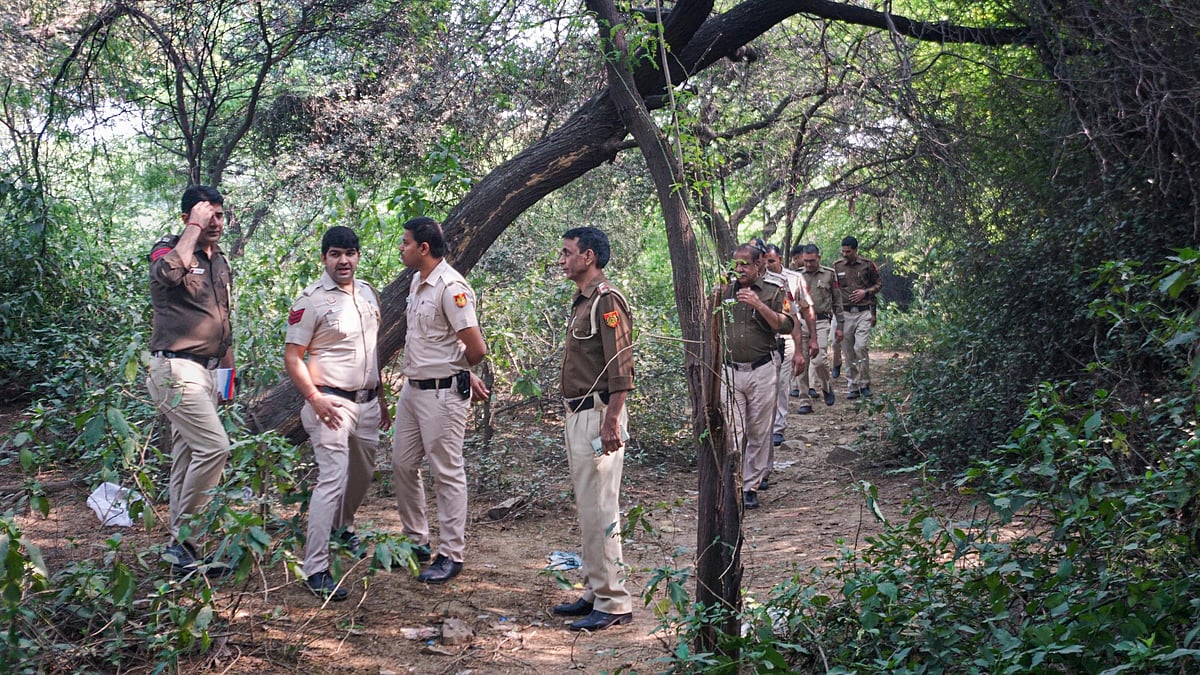 Mini Saw Used To Chop Shraddha's Body Found in Mehrauli Jungle: Delhi ...