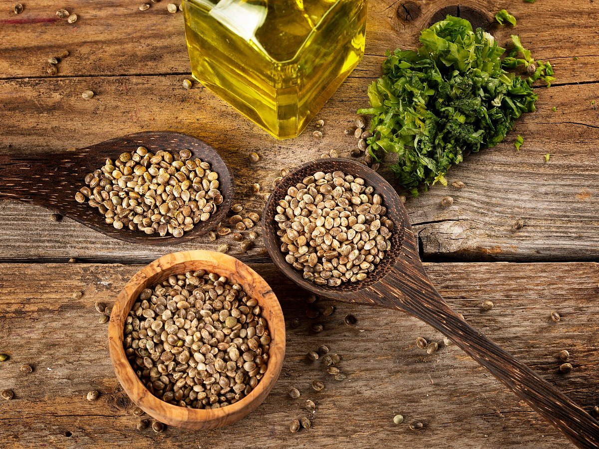 5 Benefits of Including Hemp Seeds In Your Diet