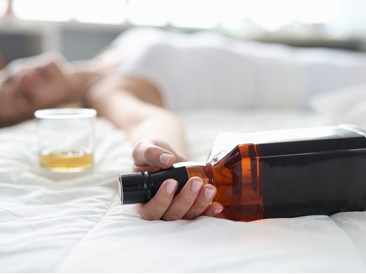 Alcohol Poisoning: Symptoms, Causes, Treatment & Prevention