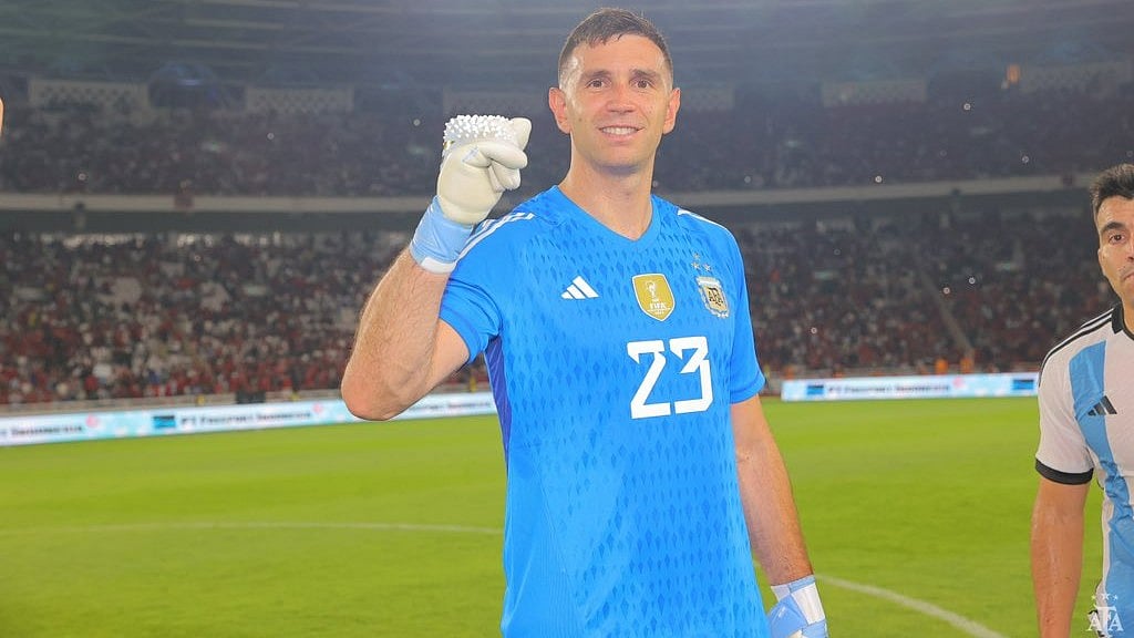 Argentina’s World Cup-Winning Goalie Emiliano Martinez Reaches Kolkata